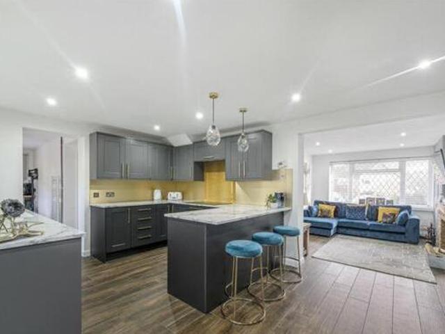 4 Bedroom Semi detached House For Sale In Woking, Surrey