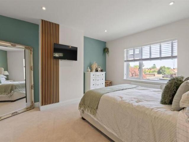 4 bedroom semi detached house for sale in Wroxham Road, Norwich, NR7