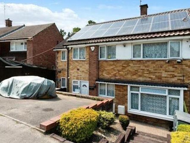 4 Bedroom Semi detached House For Sale In Aldershot, Hampshire