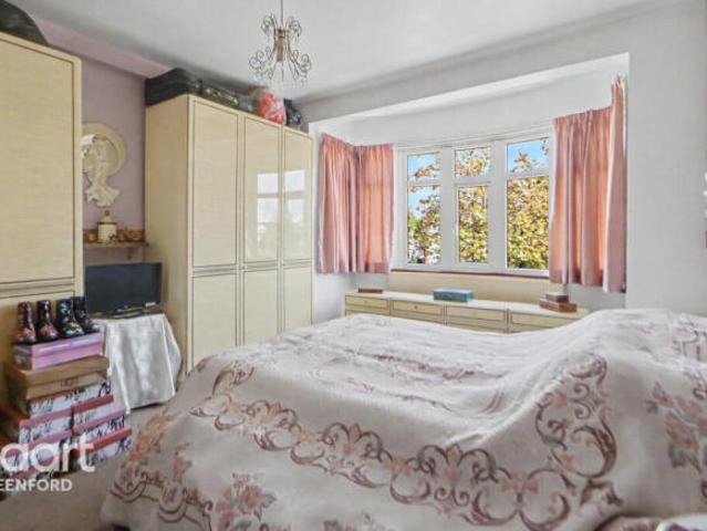 4 bedroom semi detached house for sale in Alleyn Park, Southall, UB2
