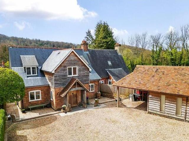 4 Bedroom Semi detached House For Sale In Alton, Hampshire