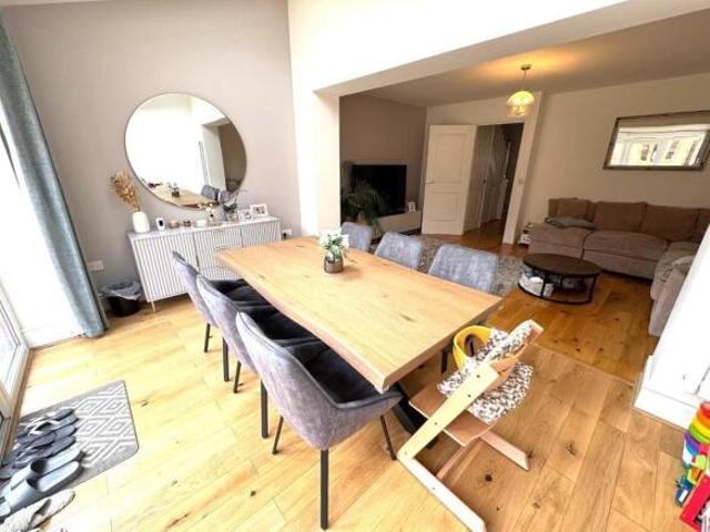 4 bedroom semi detached house for sale in Armstrong Road, Vauxhall Park, Luton, Bedfordshire, LU2 0FU, LU2