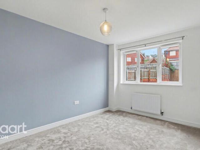 4 bedroom semi detached house for sale in Armstrong Road, Luton, LU2