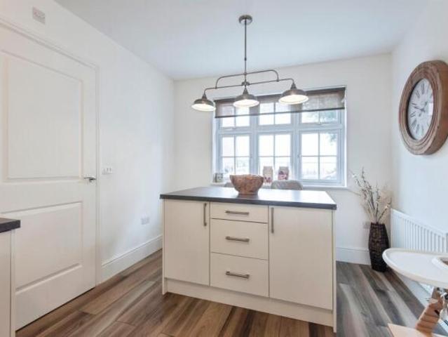 4 bedroom semi detached house for sale in Armstrong Road, Luton, LU2