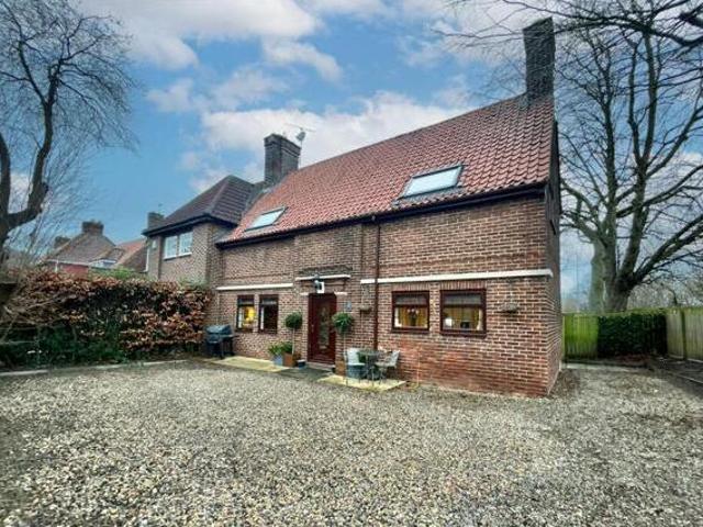 4 Bedroom Semi detached House For Sale In Axwell Park, Blaydon On Tyne