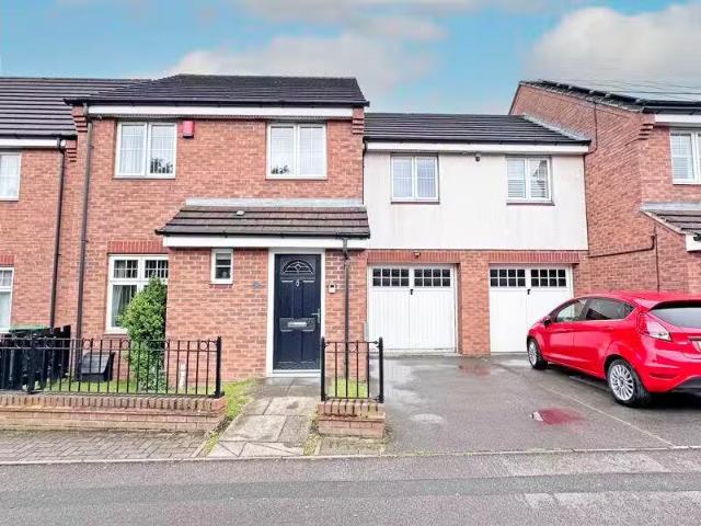 4 bedroom semi detached house for sale in Bank Street, West Br.
