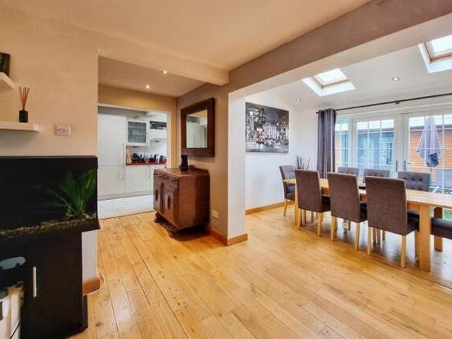 4 Bedroom Semi detached House For Sale In Barton le clay, Bedfordshire