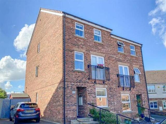 4 Bedroom Semi detached House For Sale In Barton upon humber, North Lincolnshire