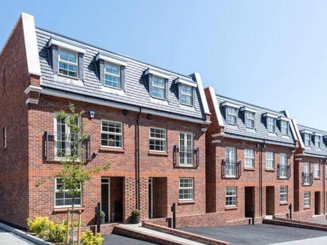 4 Bedroom Semi detached House For Sale In Barnet, London