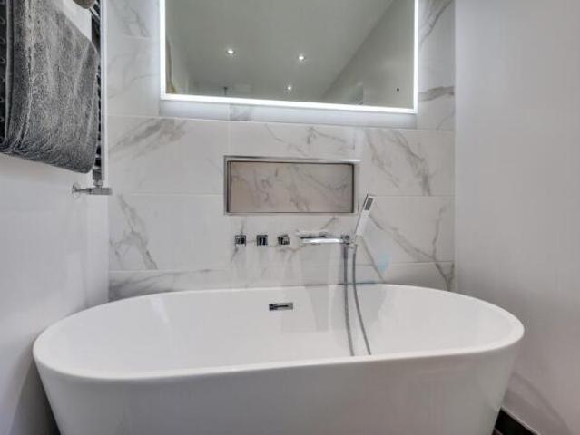4 bedroom semi detached house for sale in Barnfield Road, Weston, SO19