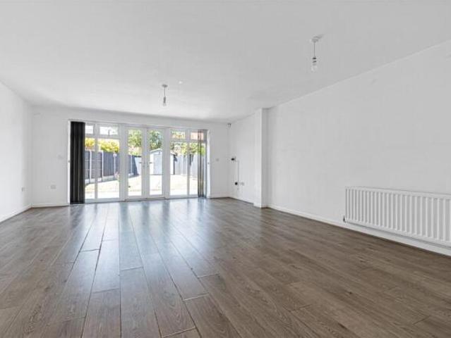 4 bedroom semi detached house for sale in Bateson Drive, Leavesden, Watford, Hertfordshire, WD25