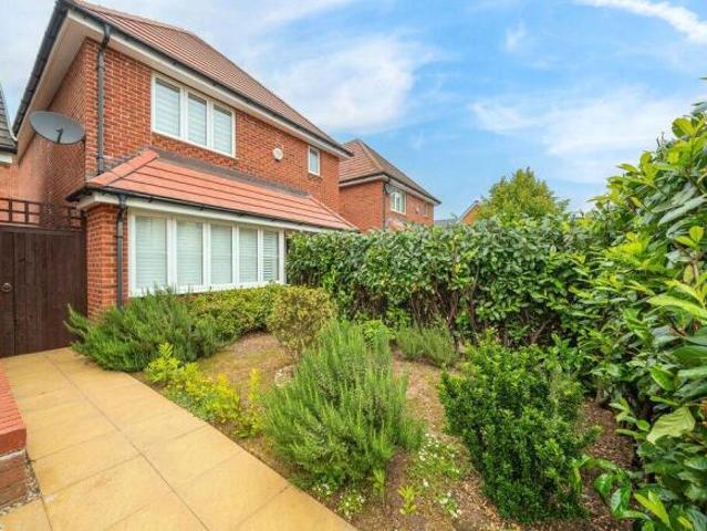 4 bedroom semi detached house for sale in Bateson Drive, Leavesden, Watford, Hertfordshire, WD25