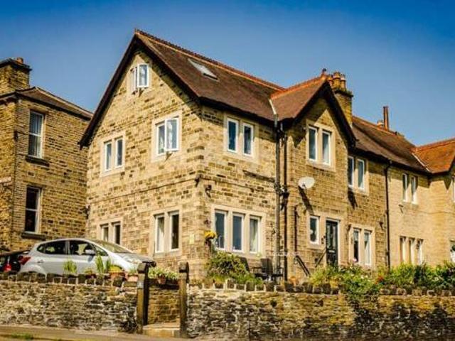 4 Bedroom Semi detached House For Sale In Beaumont Park, Huddersfield