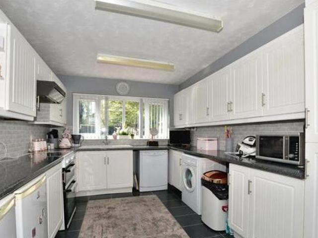 4 Bedroom Semi detached House For Sale In Beddington, Croydon