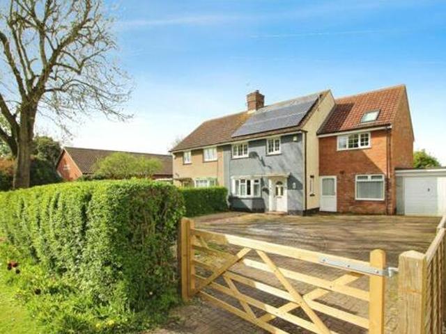 4 Bedroom Semi detached House For Sale In Bedford, Bedfordshire