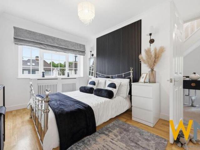 4 bedroom semi detached house for sale in Beech Avenue, Brentwood, CM13