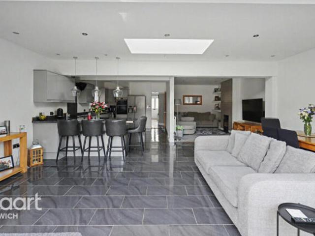 4 bedroom semi detached house for sale in Beechcroft Road, Ipswich, IP1