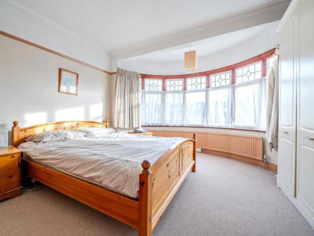4 bedroom semi detached house for sale in Belmont Avenue, Barnet, EN4