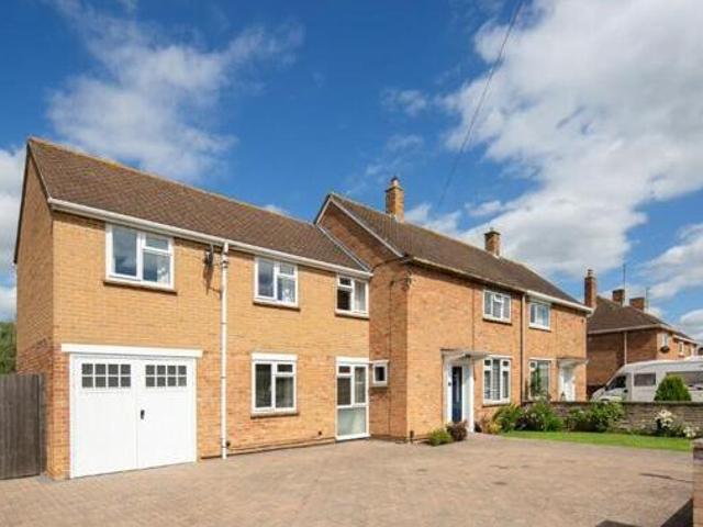 4 Bedroom Semi detached House For Sale In Bicester, Oxfordshire