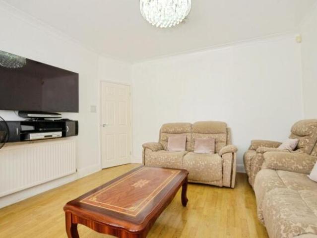 4 bedroom semi detached house for sale in Birchen Grove, London, NW9