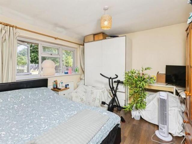 4 bedroom semi detached house for sale in Birdhill Avenue, Reading, RG2