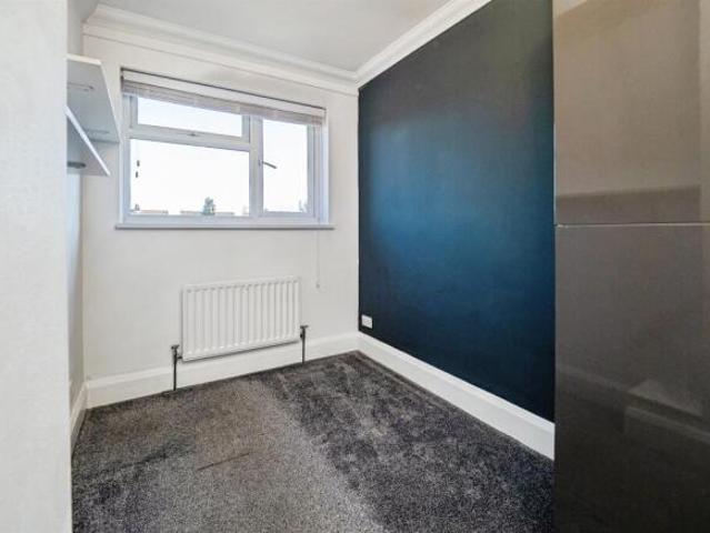 4 bedroom semi detached house for sale in Birklands Drive, Hull, HU8