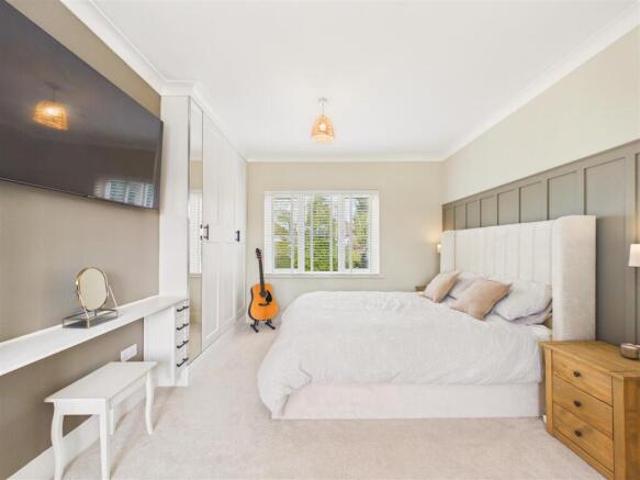 4 bedroom semi detached house for sale in Boothferry Road, Hessle, HU13