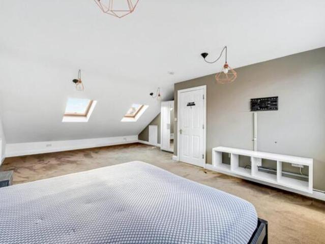 4 bedroom semi detached house for sale in Bowes Road, East Acton, W3