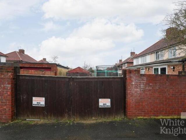 4 bedroom semi detached house for sale in Blandford Road, Reading, Berkshire, RG2 8RW, RG2