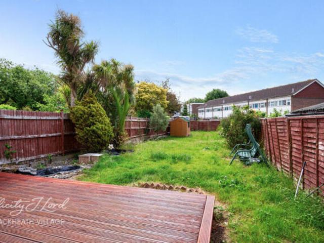 4 bedroom semi detached house for sale in Broad Walk, London SE3