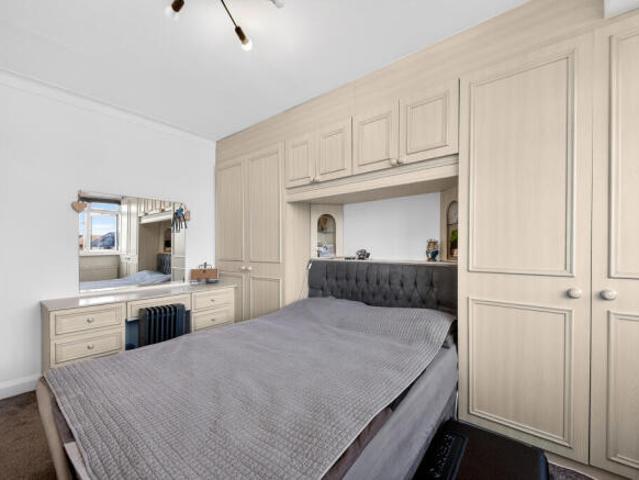 4 bedroom semi detached house for sale in Broadfields Avenue, Edgware, HA8