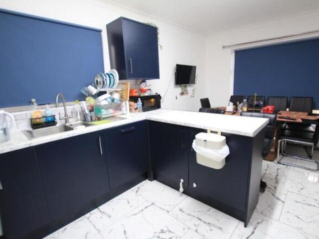 4 bedroom semi detached house for sale in Broadstone Way Bradford, BD4 9BH, BD4
