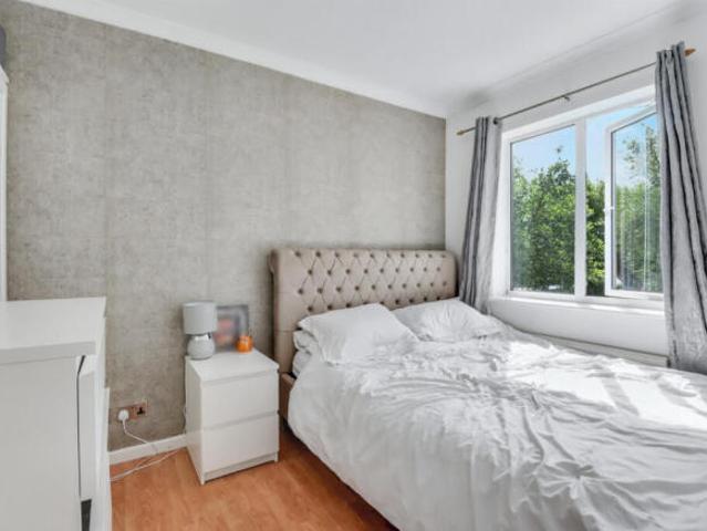 4 bedroom semi detached house for sale in Broadway Avenue, Giffard Park, Milton Keynes, MK14