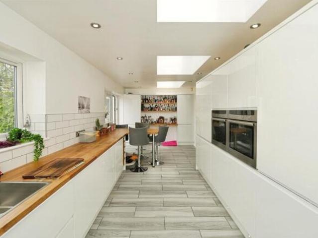 4 bedroom semi detached house for sale in Bromley Heath Road, Downend, Bristol, BS16