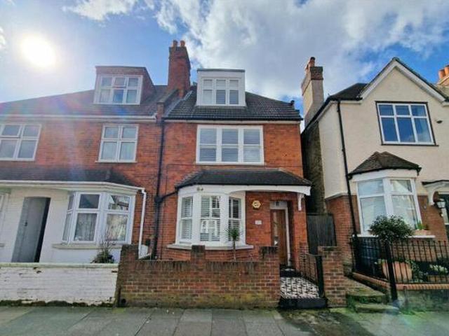 4 Bedroom Semi detached House For Sale In Bromley