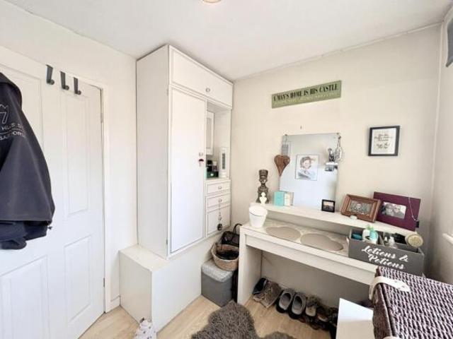 4 bedroom semi detached house for sale in Bretby Close, Doncaster, DN4