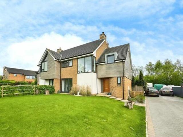 4 Bedroom Semi detached House For Sale In Bredhurst, Kent