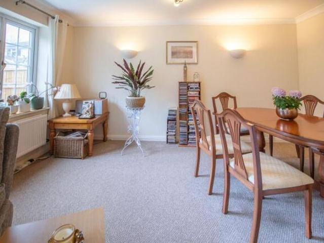 4 bedroom semi detached house for sale in Brittens Close, Guildford, GU2