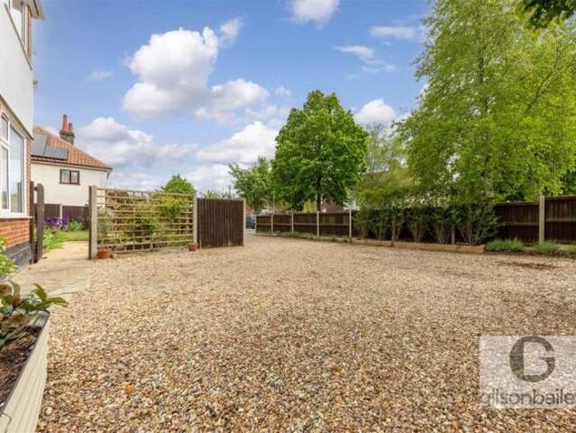 4 bedroom semi detached house for sale in Brian Avenue, Norwich, NR1