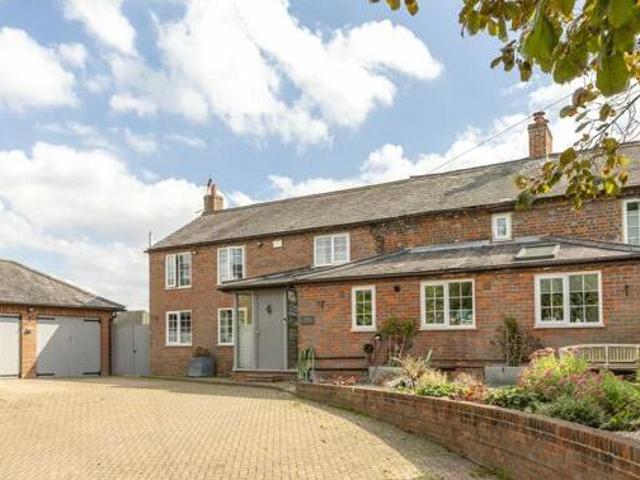 4 Bedroom Semi detached House For Sale In Buckland Village, Buckinghamshire