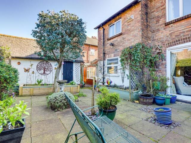 4 bedroom semi detached house for sale in Burlington Road, Nottingham, NG5