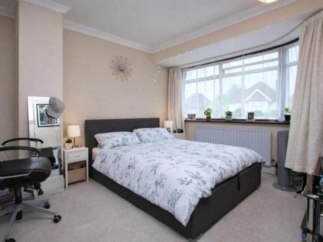 4 bedroom semi detached house for sale in Byrefield Road, Guildford, Surrey, GU2