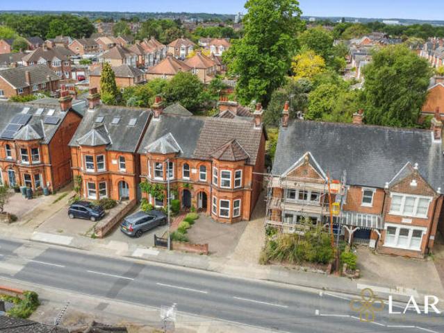 4 bedroom semi detached house for sale in Cauldwell Hall Road, Ipswich, IP4