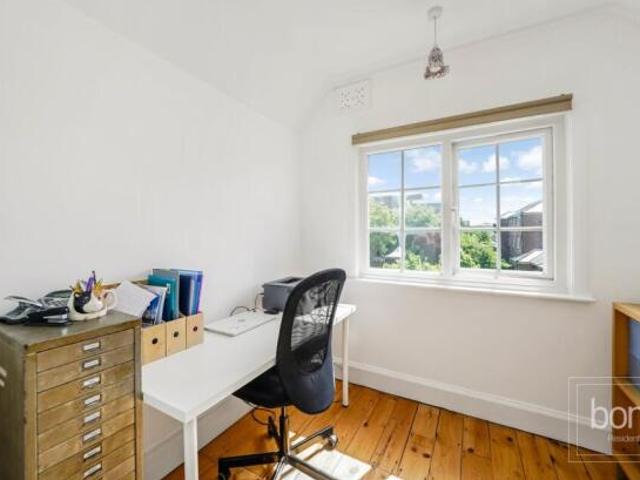 4 bedroom semi detached house for sale in Cedar Avenue, Chelmsford, CM1