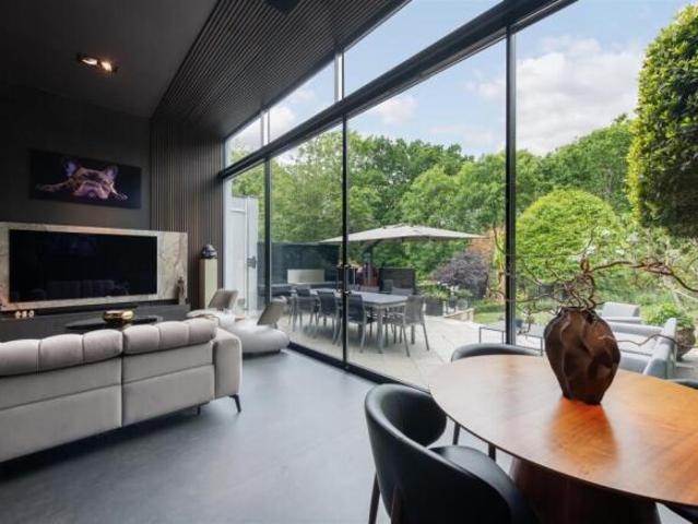 4 bedroom semi detached house for sale in Cedar Rise, London, N14