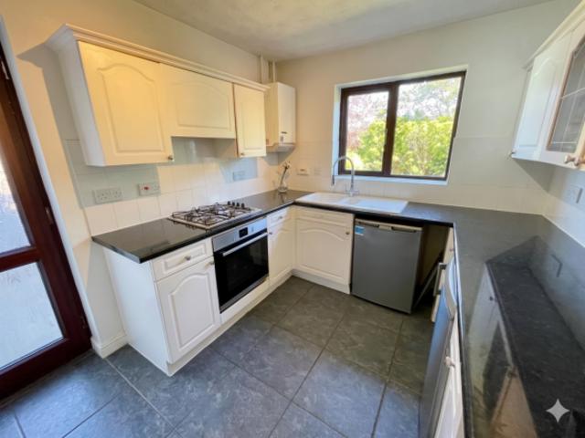 4 bedroom semi detached house for sale in Charndon Close, Luton, Bedfordshire, LU3 4DU, LU3