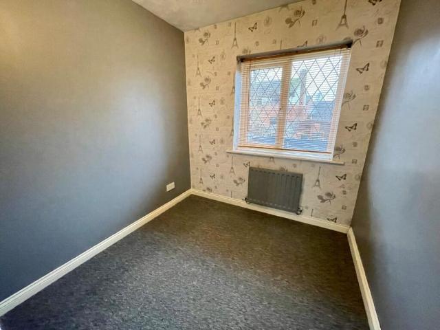 4 bedroom semi detached house for sale in Charndon Close, Luton, Bedfordshire, LU3 4DU, LU3