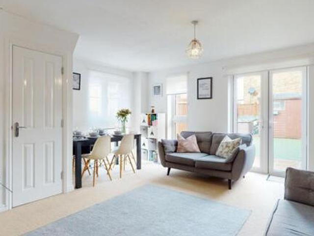 4 Bedroom Semi detached House For Sale In Chartfields, Ashford