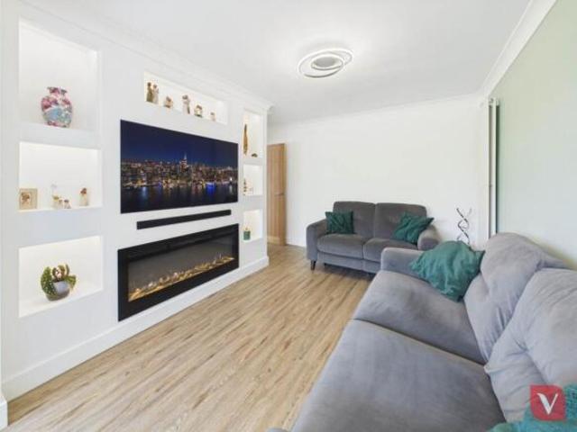4 bedroom semi detached house for sale in Cheviot Close, Luton, LU3