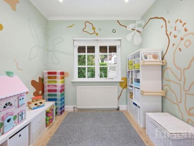 4 bedroom semi detached house for sale in Chelmsford Road, Shenfield, CM15